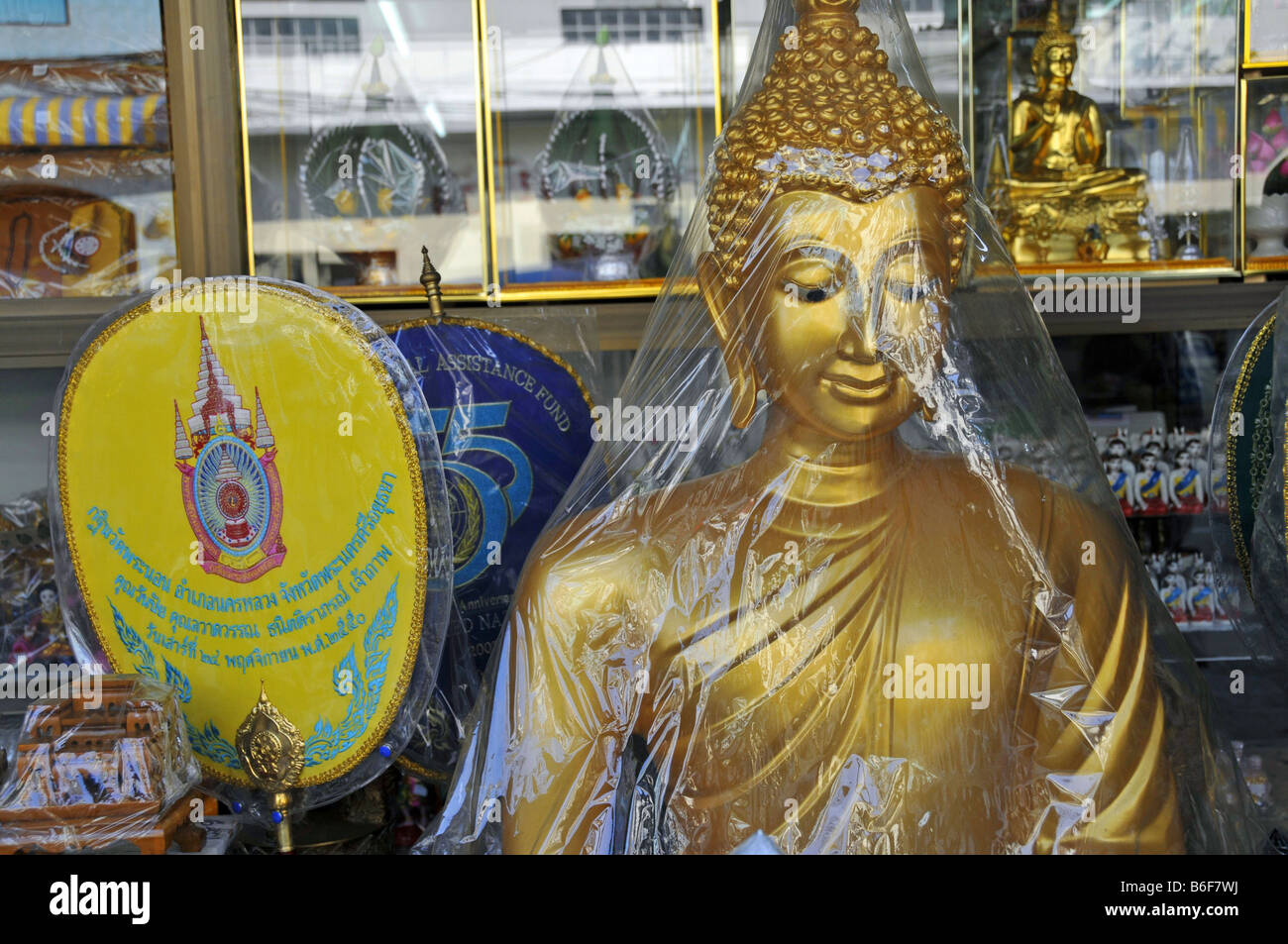 Devotional statue hi-res stock photography and images - Alamy