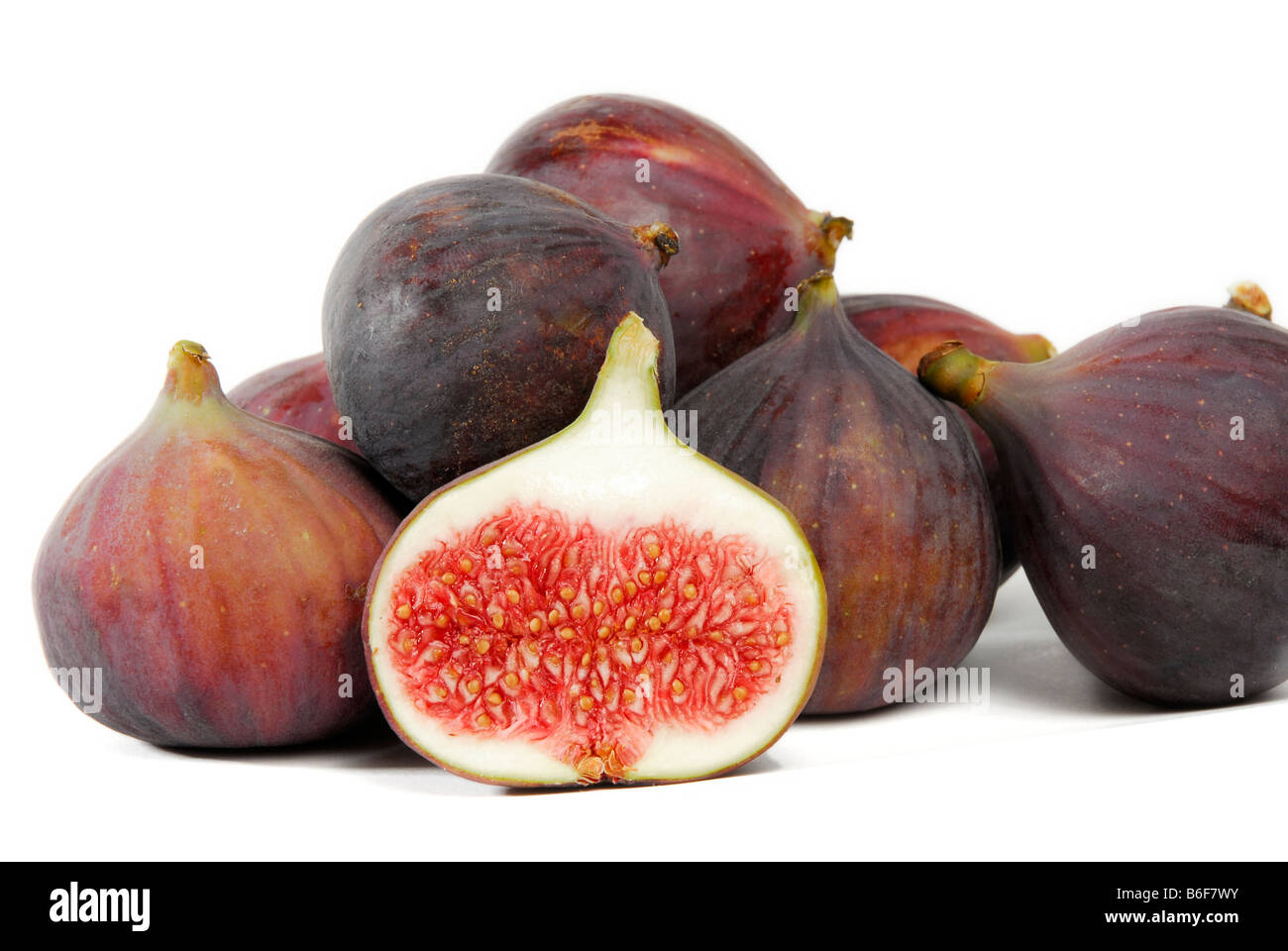 Cut-up and whole figs Stock Photo - Alamy