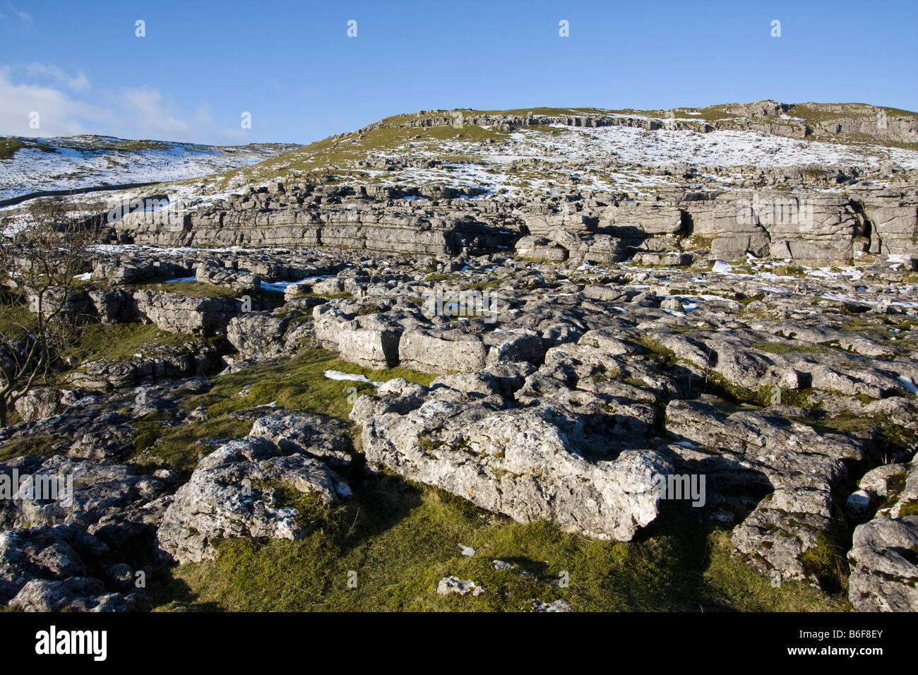 Malham cove limestone pavement hi-res stock photography and images - Alamy