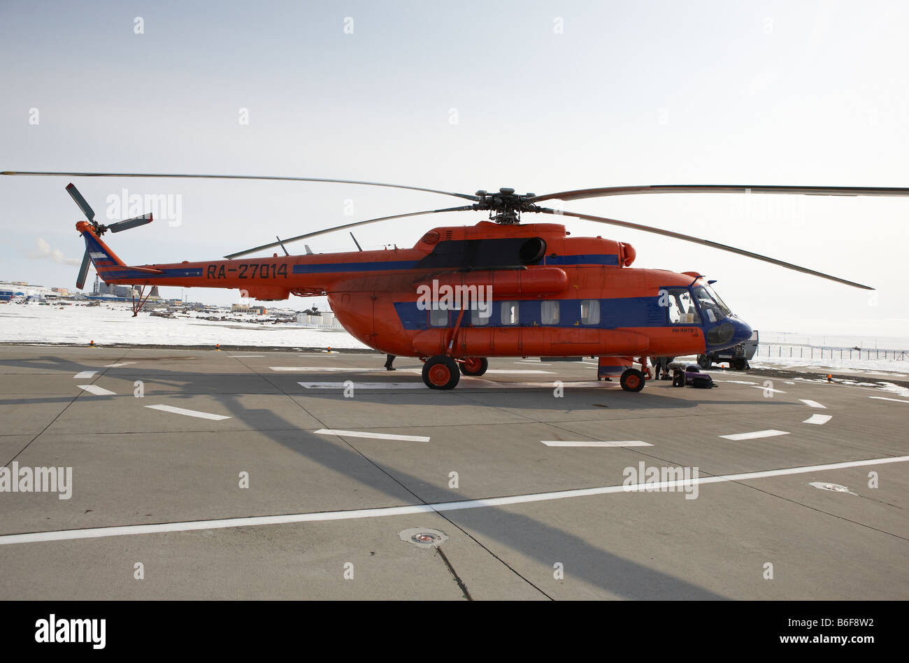 Mi8 helicopter hi-res stock photography and images - Alamy