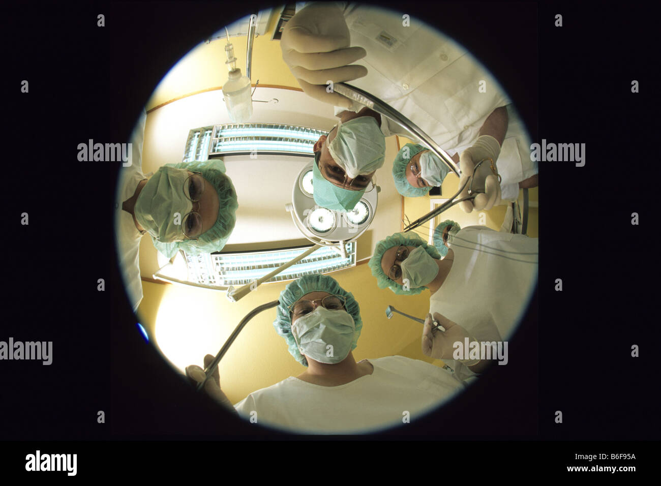 Surgeon and nurses during hospital operation hi-res stock photography ...