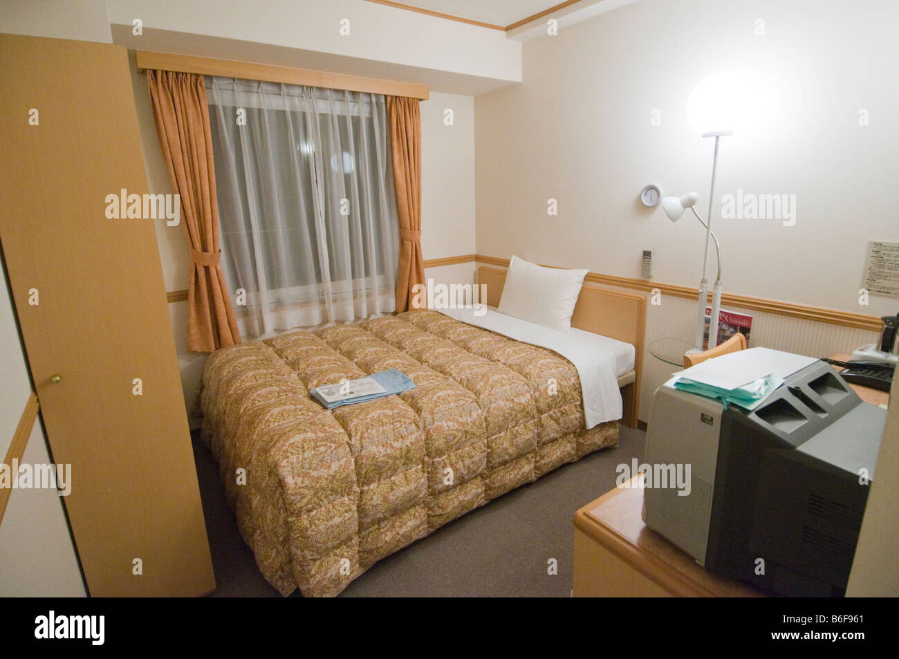 Typical single room at the budget hotel chain Toyoko Inn Japan Stock ...