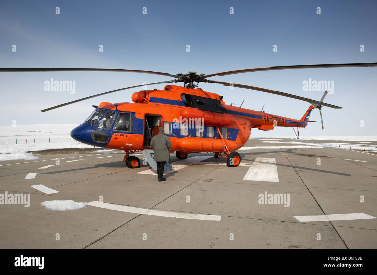 Mi 8 helicopter hi-res stock photography and images - Alamy