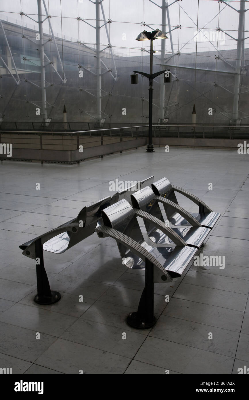 Railway station seating High Resolution Stock Photography and Images ...
