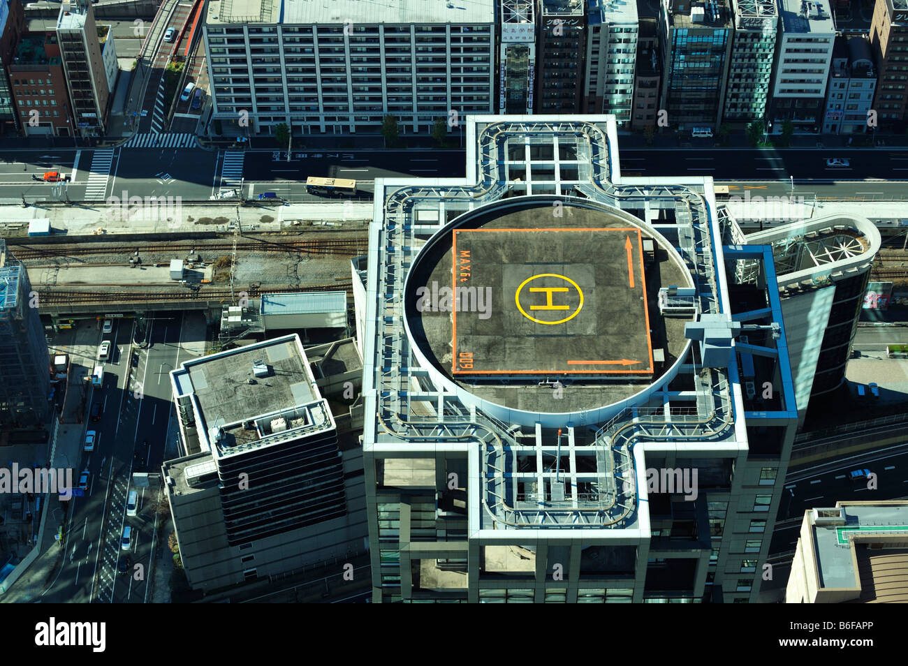 Helipad building hi-res stock photography and images - Alamy