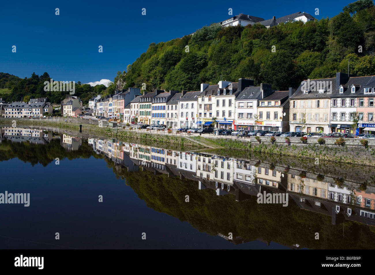 Small town of Chateaulin on the Aulne River, southern Finistère ...