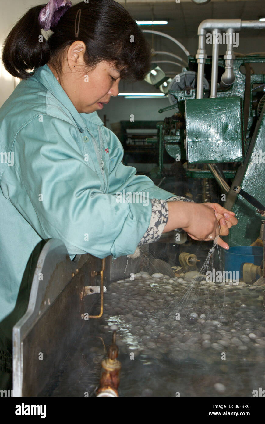 Chinese silk factory hi-res stock photography and images - Alamy