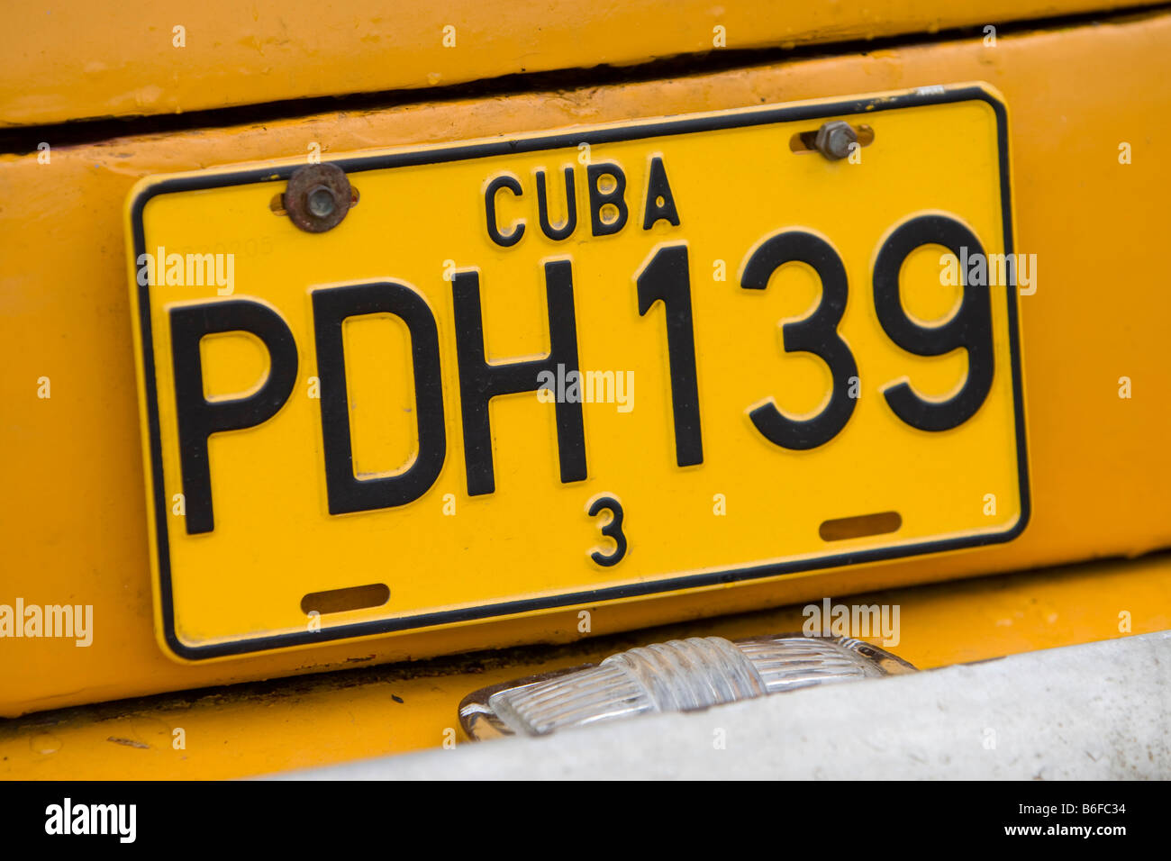 Cuban car number plates hi-res stock photography and images - Alamy