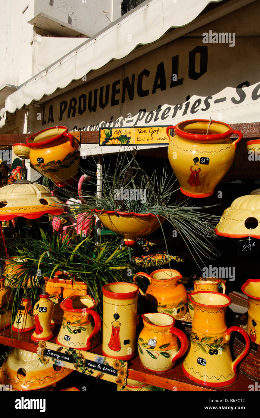 Provence style pots hi-res stock photography and images - Alamy