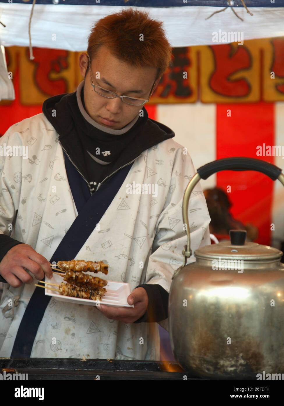 Japan Tokyo Asakusa street food stall cook Stock Photo - Alamy