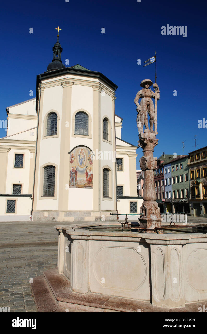 Church and fountain in the town square of Traunstein, Chiemgau, Bavaria ...