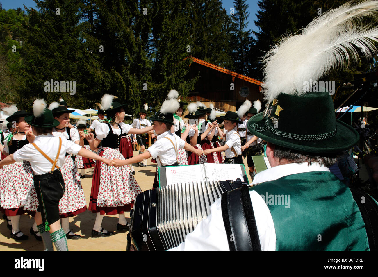 Festival folk dances hi-res stock photography and images - Alamy