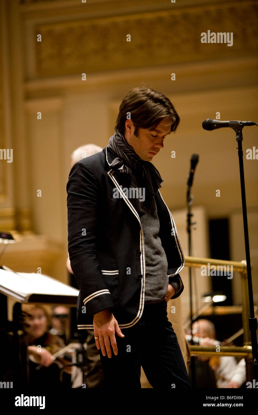 Singer performing in concert hall hi-res stock photography and images ...