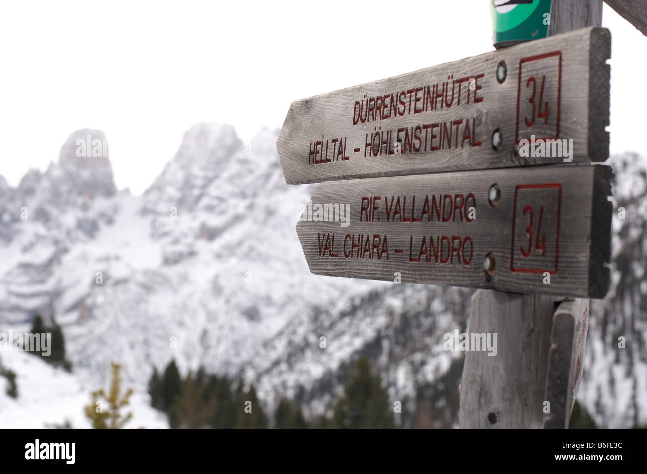 Sing post to the Duerrensteinhuette Mountain Hut, High Puster Valley or ...