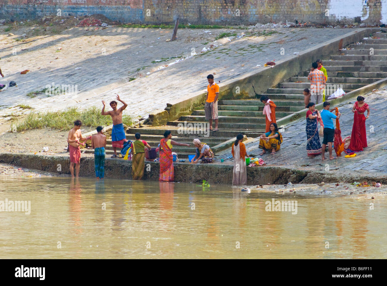 Kolkata bathing ghat hi-res stock photography and images - Alamy