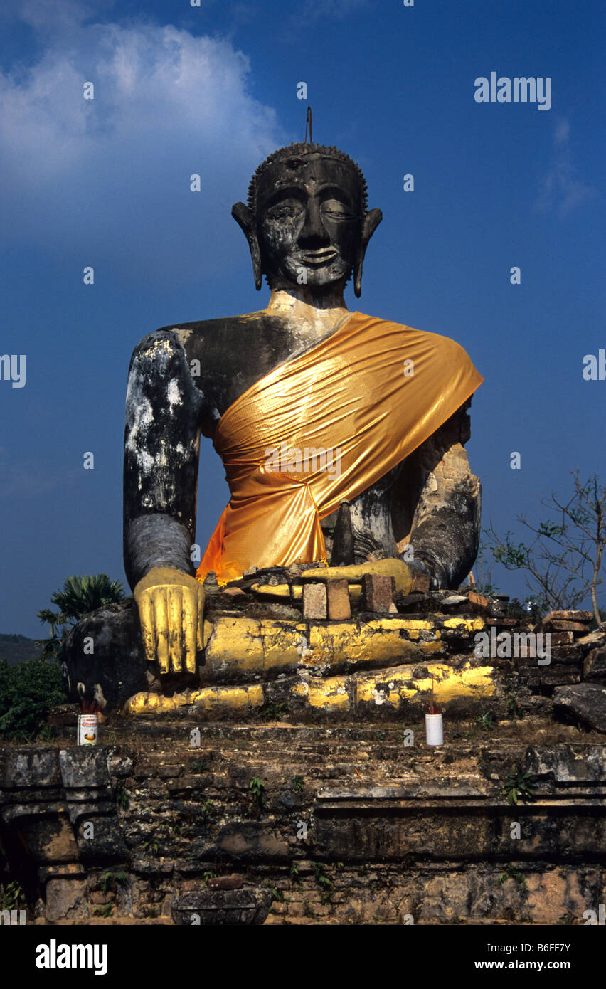 Buddha statue at Wat Phia in the ruined city of Xieng Khuang, Plain of ...