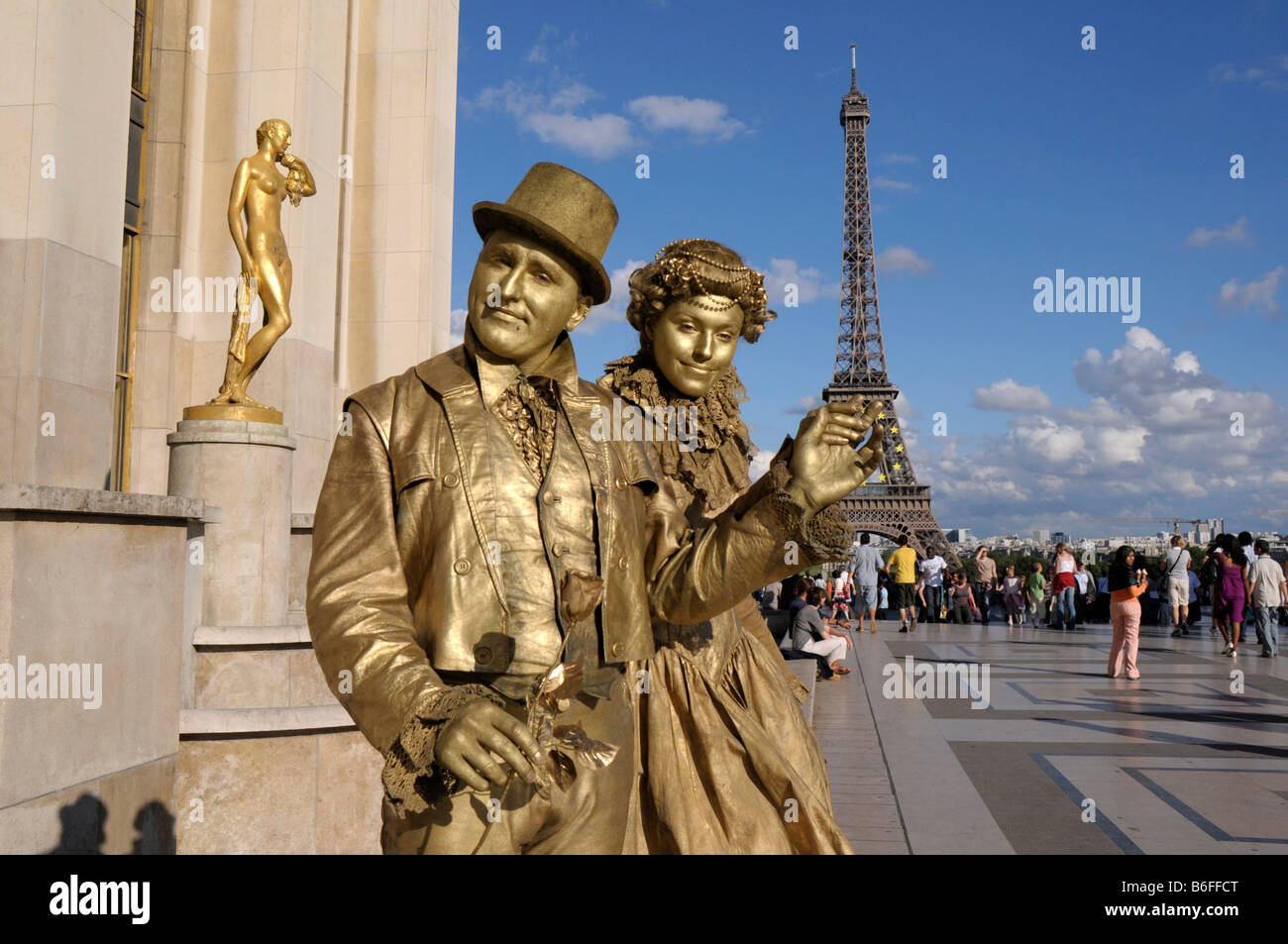 Gold paint street performers in front of the Eiffel Tower in Paris ...