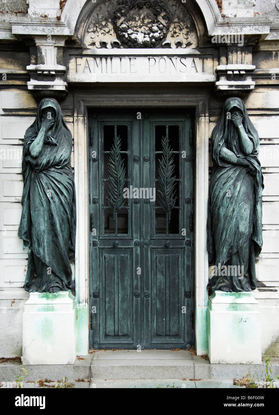 Historic family mausoleum, Cimetiere du Pere Lachaise, Paris cemetery ...
