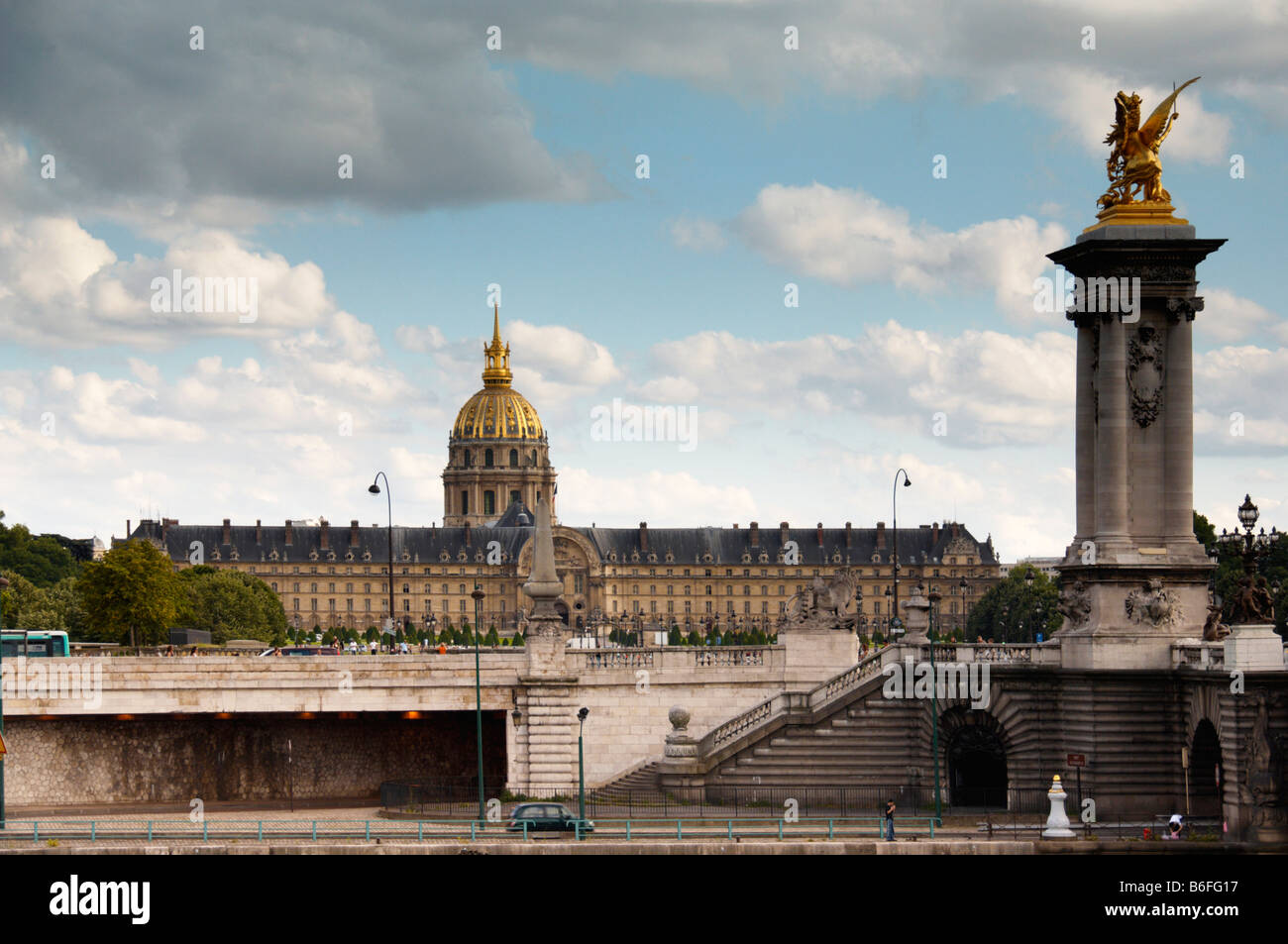 Alexanderbruecke Bridge with les Invalides, Pont Alexandre III, Paris ...