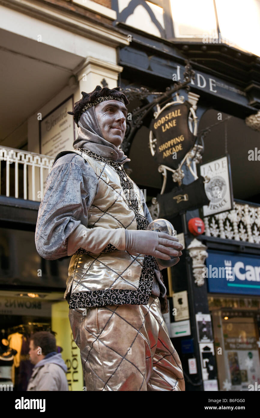 Human statue silver hi-res stock photography and images - Alamy
