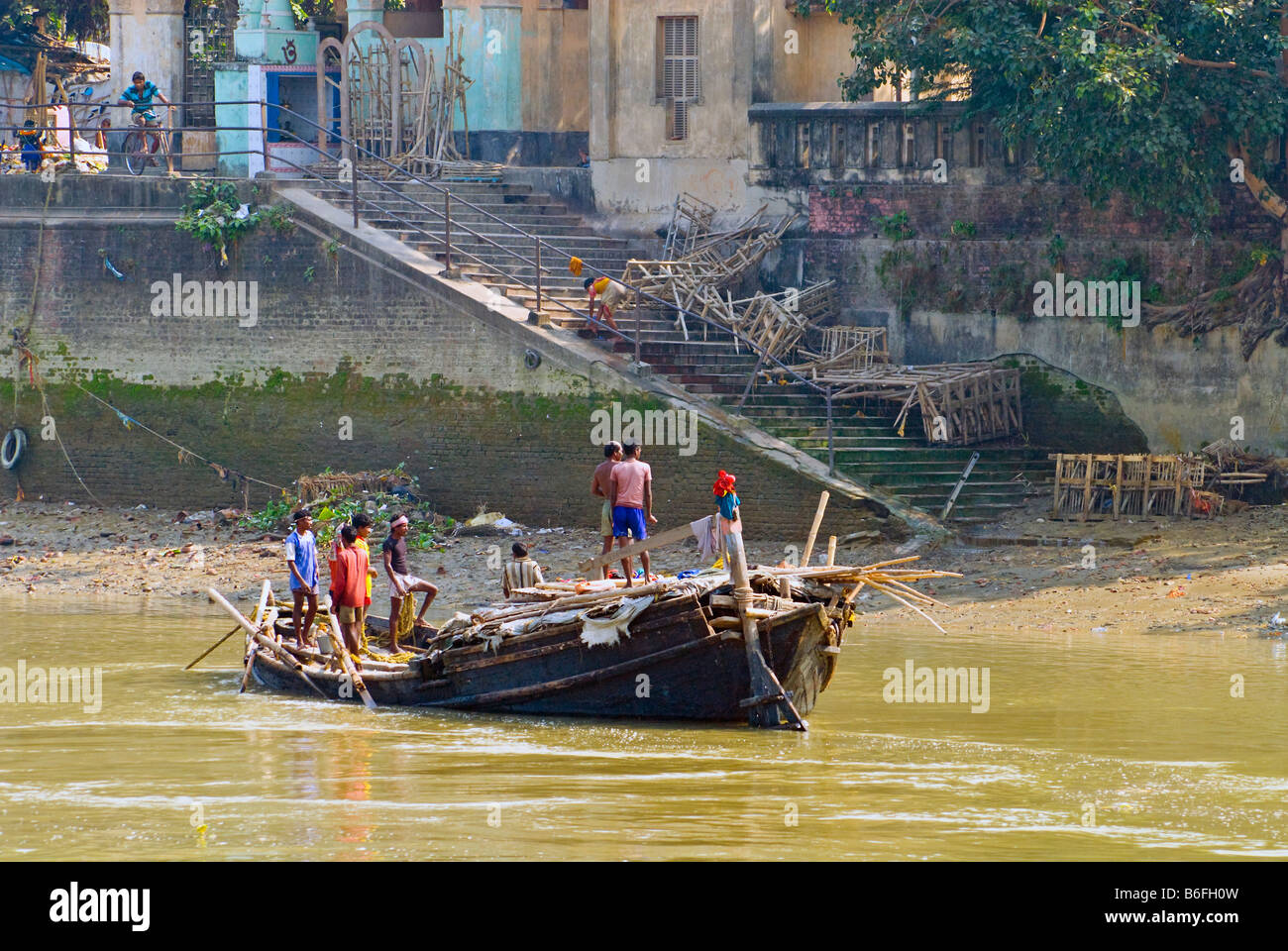India river boat hi-res stock photography and images - Alamy
