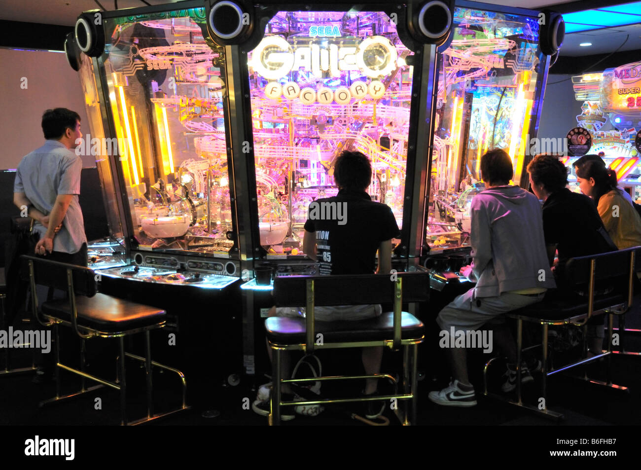 Arcade japan hi-res stock photography and images - Alamy