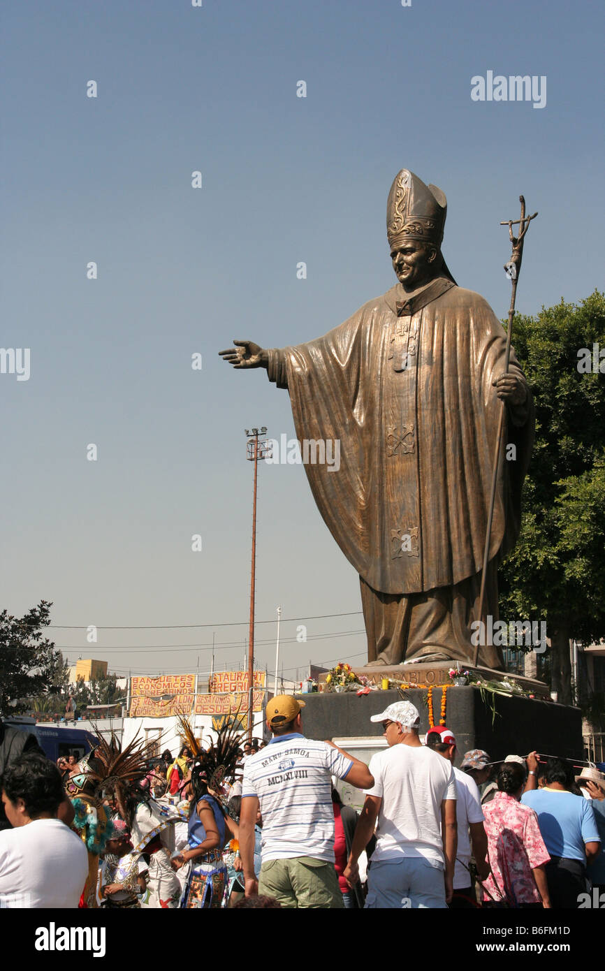Statue of Pope John Paul II Stock Photo - Alamy
