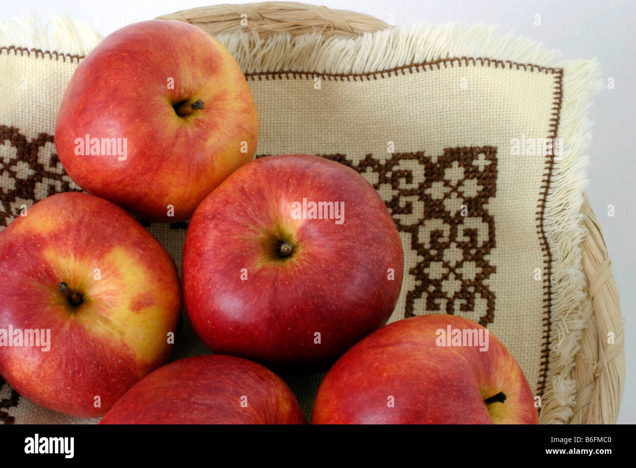 Rotes obst hi-res stock photography and images - Alamy