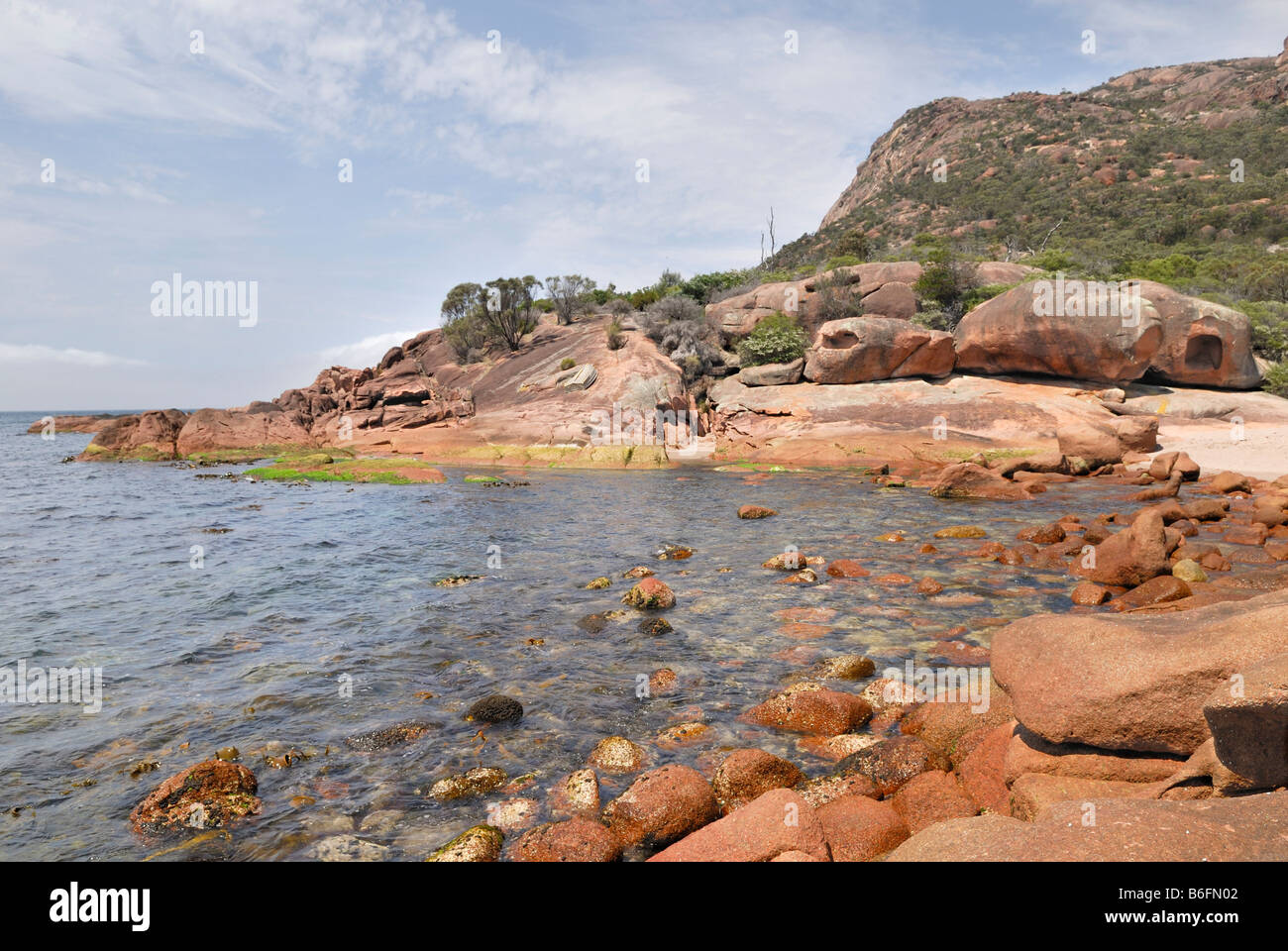 Red granite rock formations at Little Gravelly Beach, Freycinet ...