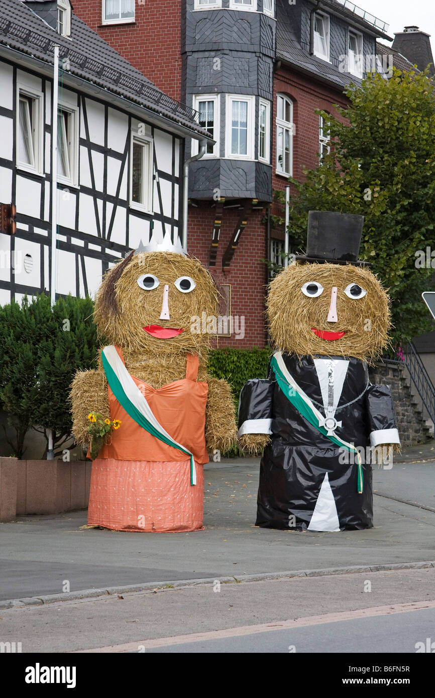 Straw carnival king and queen, during the Schuetzenfest Festival in ...