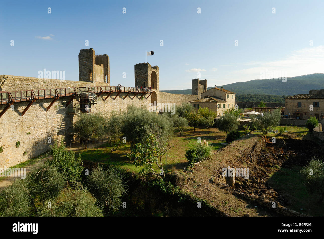 Monteriggioni Tuscany Italy Medieval walls surrounding Monteriggioni ...