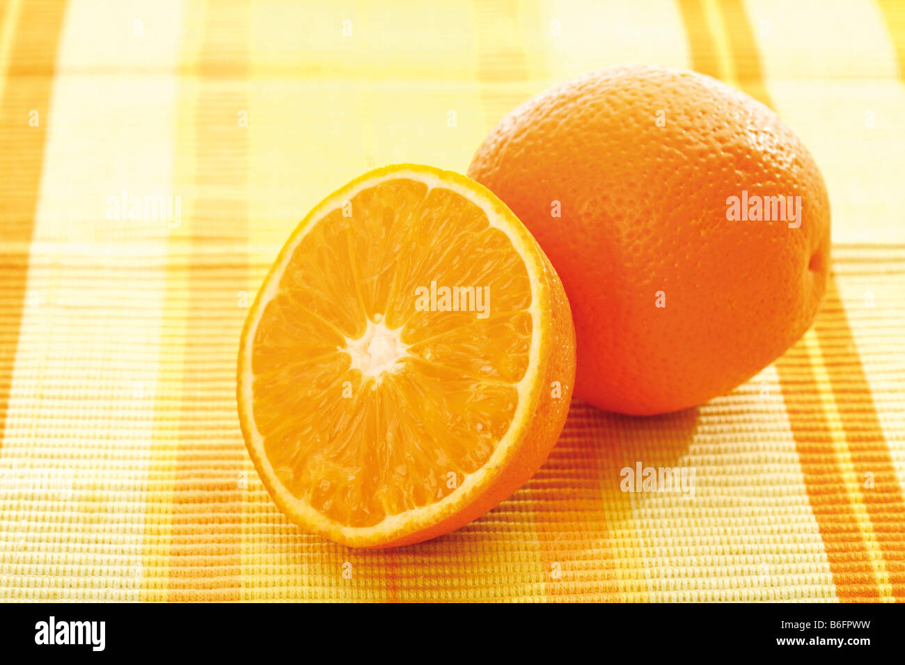 Halved and whole orange Stock Photo - Alamy