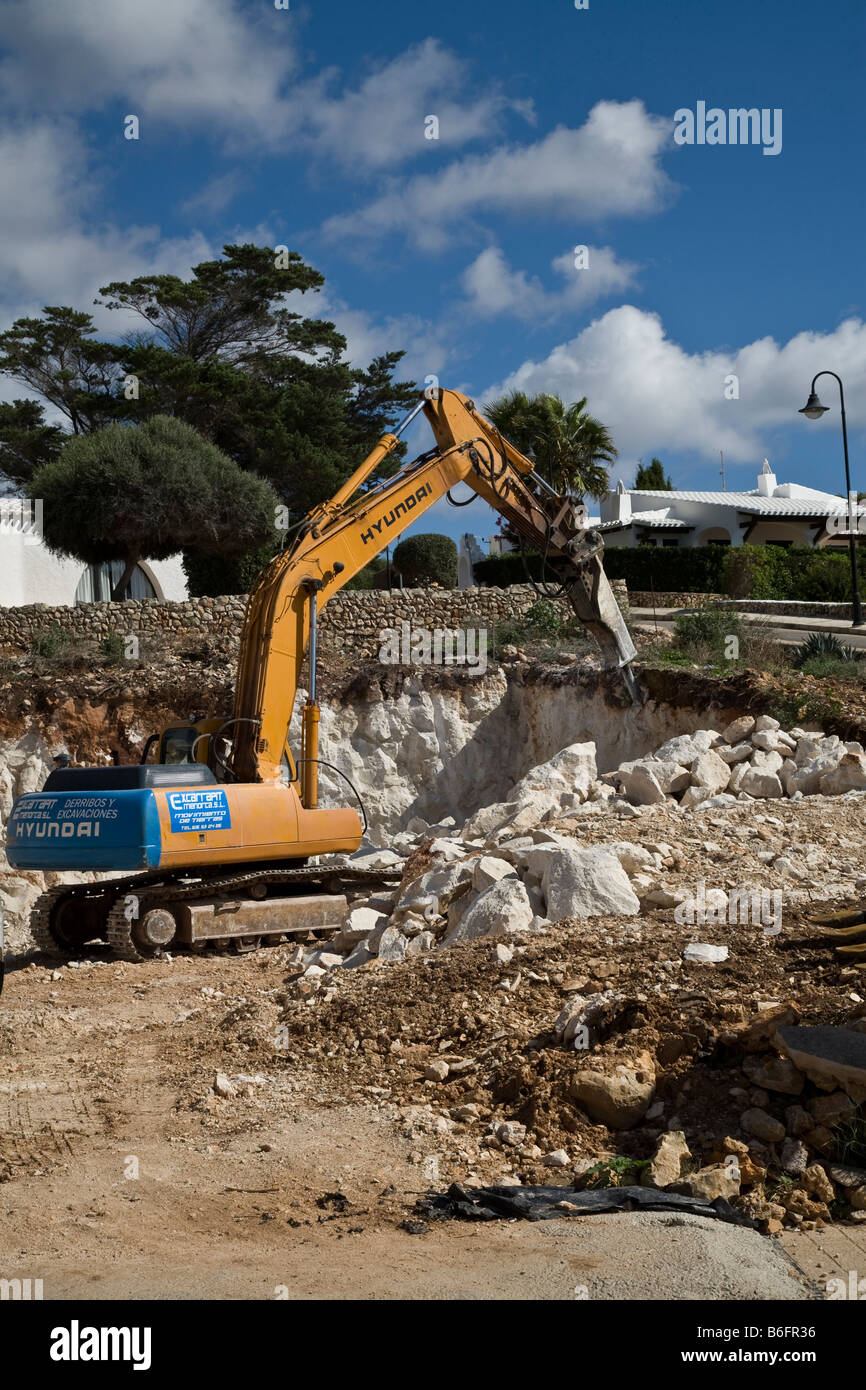 Hyundai excavator hi-res stock photography and images - Alamy