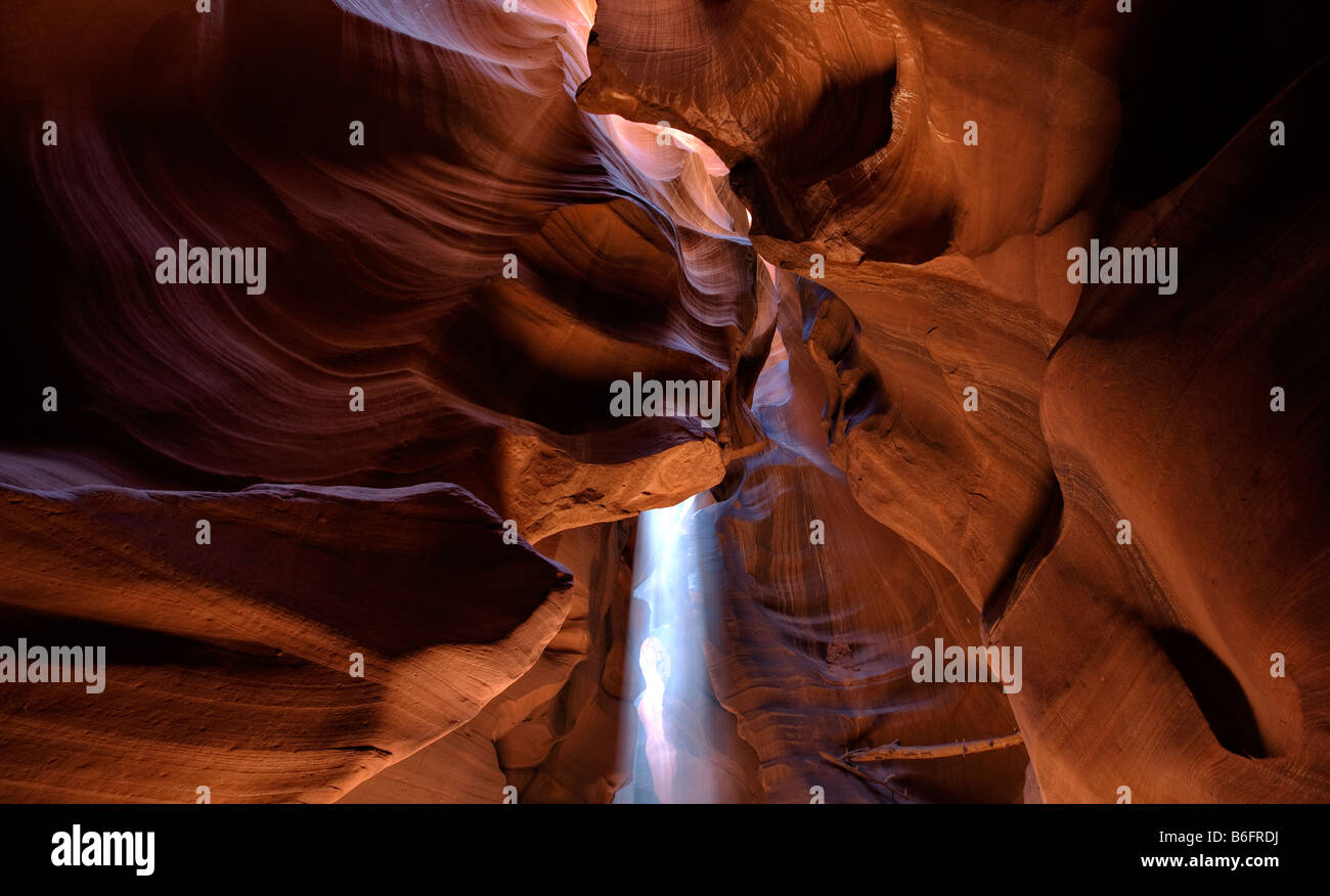 Light beam through antelope canyon hi-res stock photography and images ...