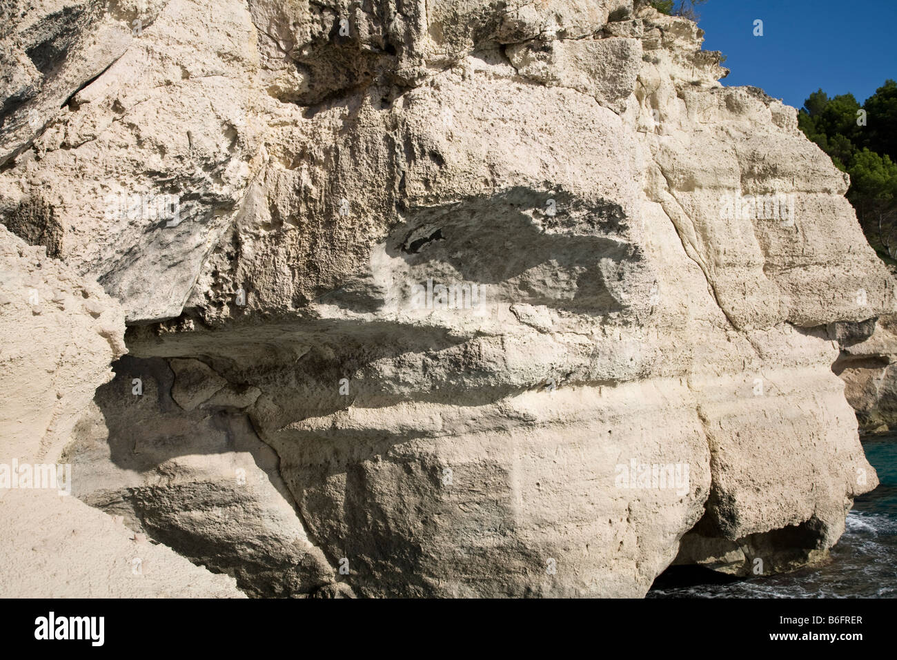 Limestone cliff face Stock Photo - Alamy