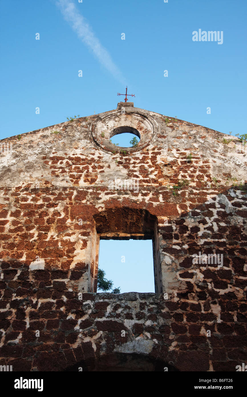 Catholic church interior cross structure hi-res stock photography and ...