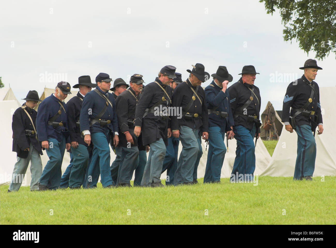 American soldiers standing at parade hi-res stock photography and ...