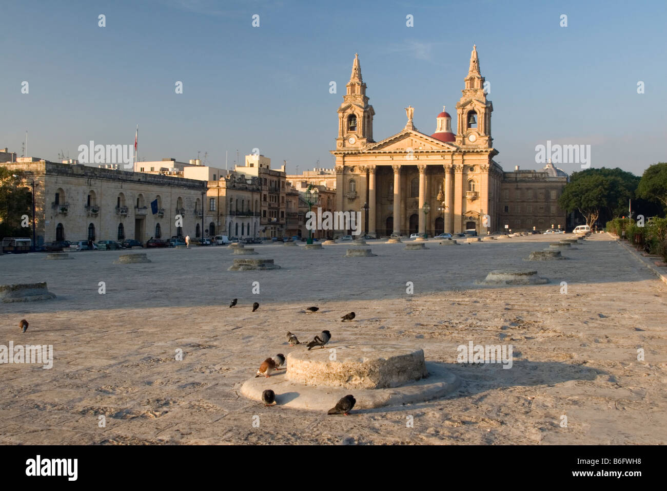 St Publius church and the granaries in the Floriana, Malta Stock Photo - Alamy
