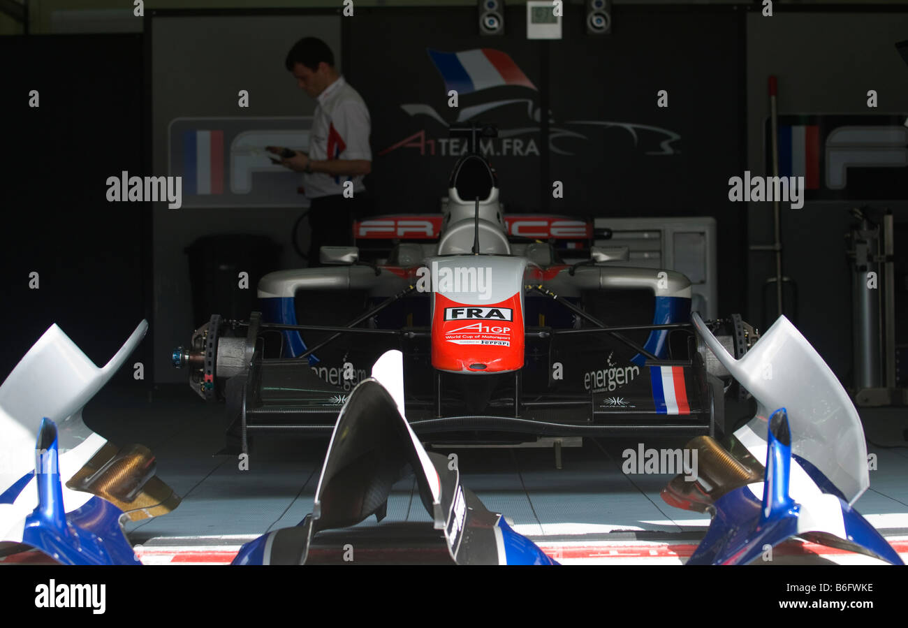 F1 pit crew hi-res stock photography and images - Alamy