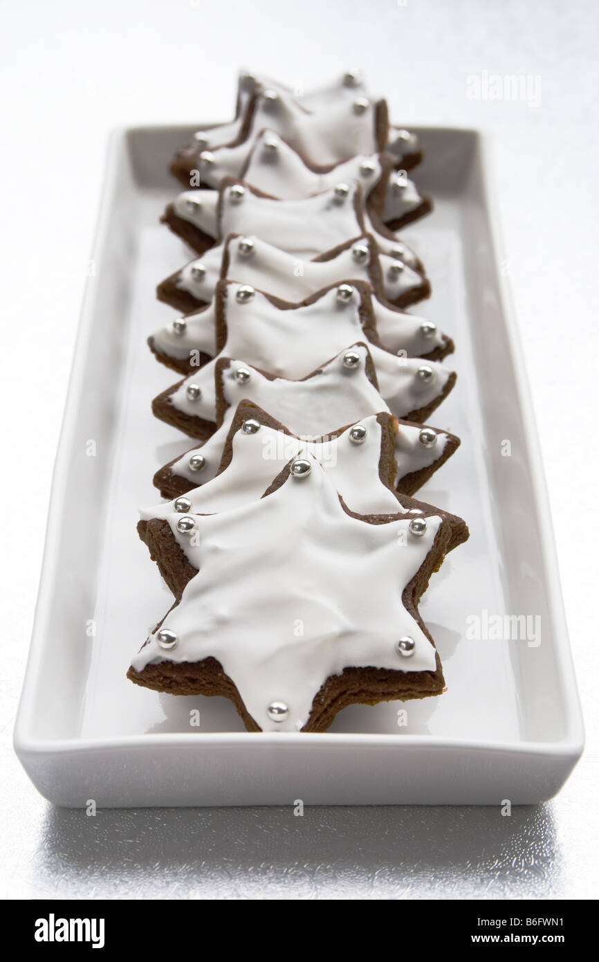 Silver cachous hi-res stock photography and images - Alamy