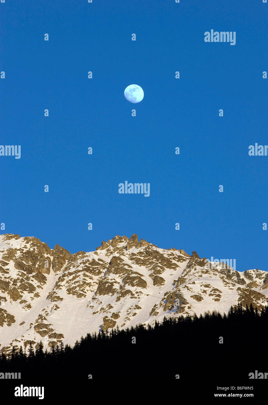 Swiss alpine resort hi-res stock photography and images - Alamy