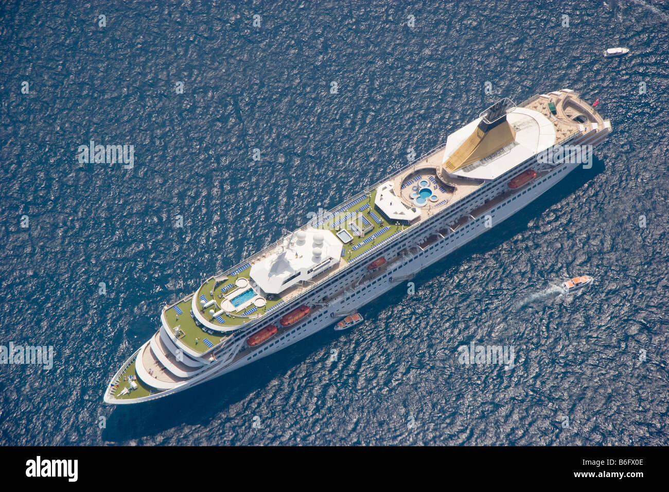 Aerial View of Cruise Ship Stock Photo - Alamy