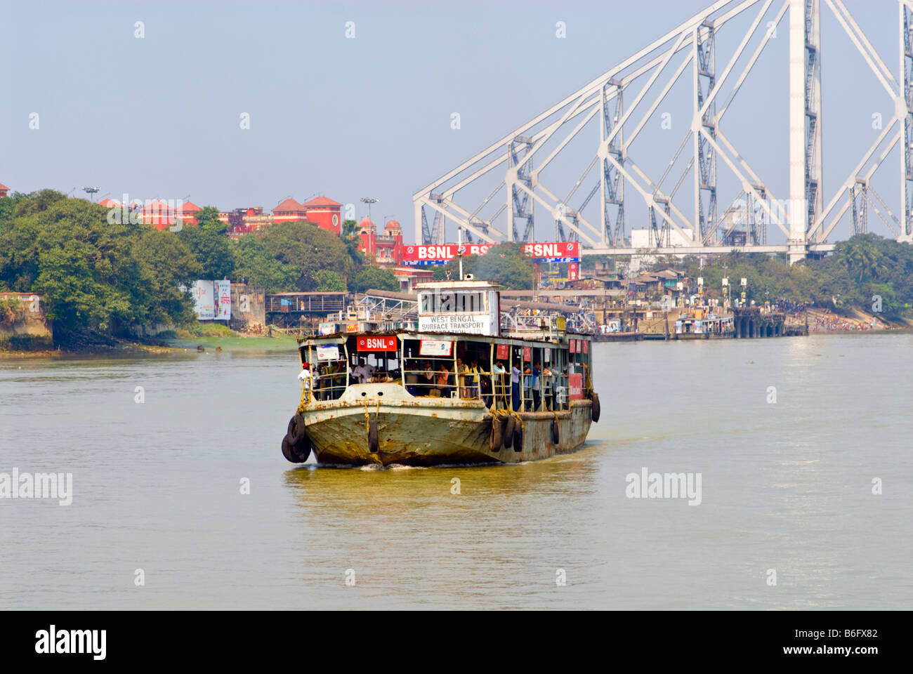 Kolkata ferry hi-res stock photography and images - Alamy