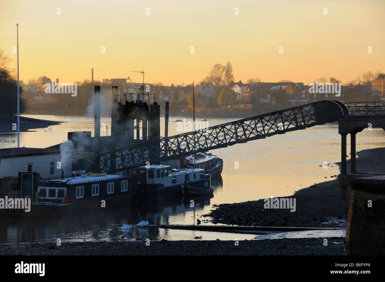 Hammersmith view thames the dove hi-res stock photography and images ...