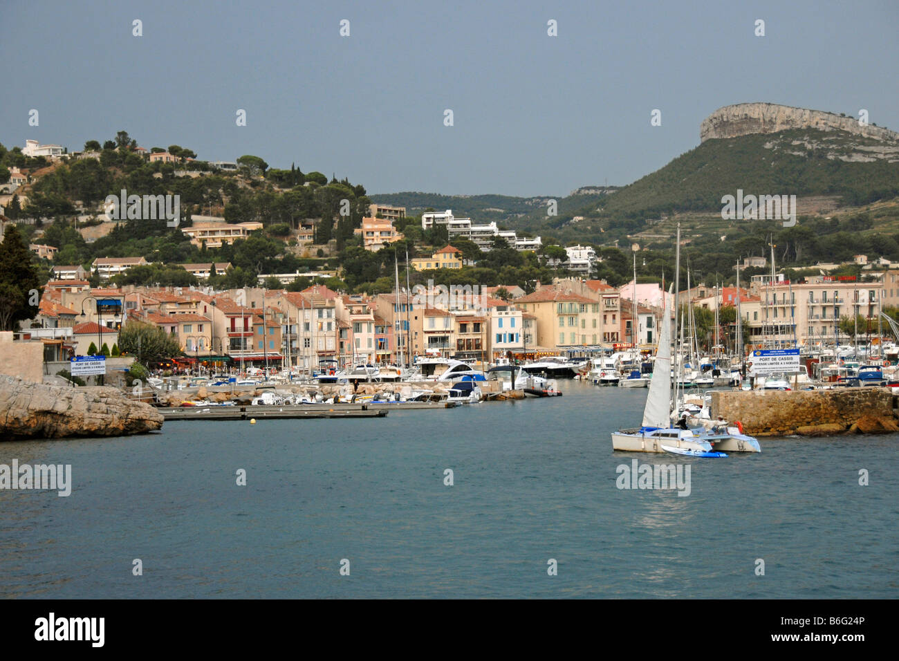 Cassis france village hi-res stock photography and images - Alamy