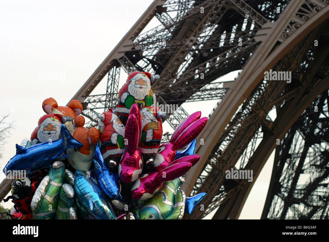 Eiffel tower - balloons in foreground - Paris - France Stock Photo - Alamy