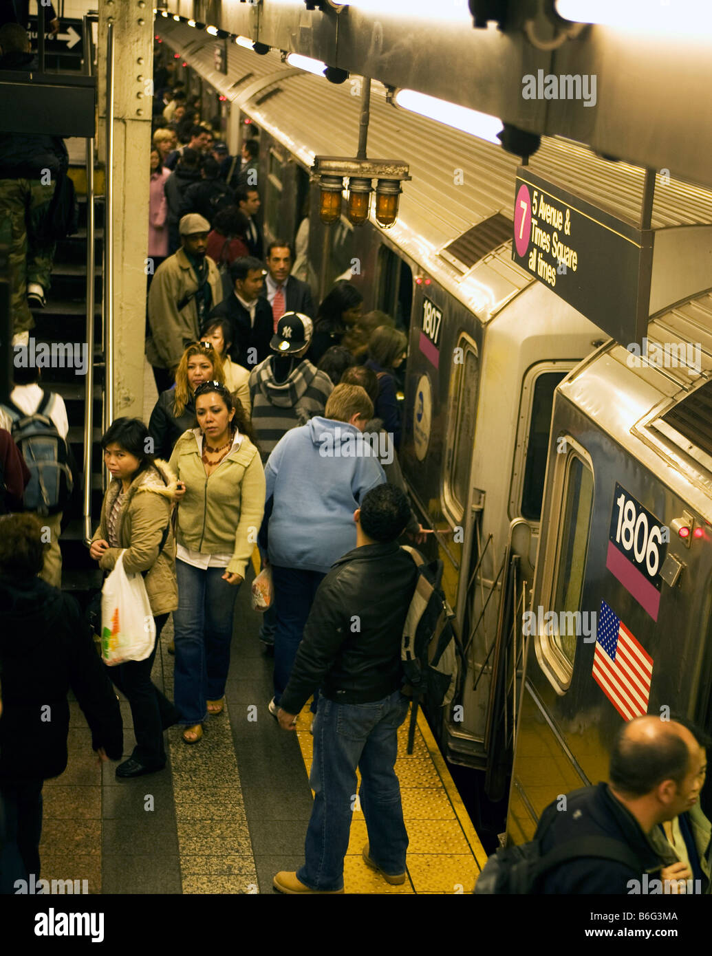 Number 7 subway train hi-res stock photography and images - Alamy