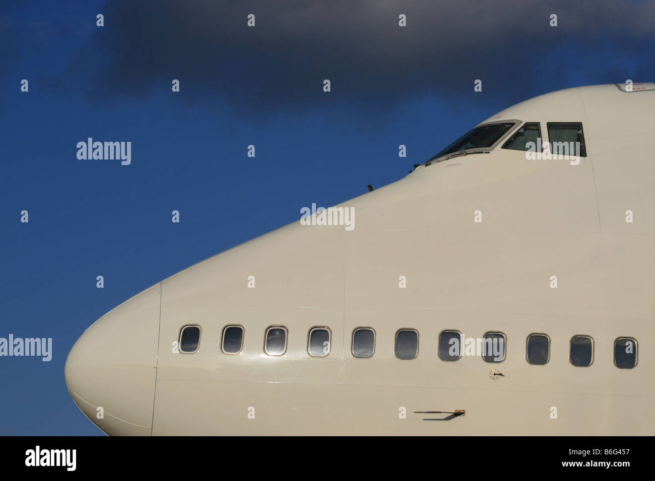 Boeing 747 aircraft flying hi-res stock photography and images - Alamy