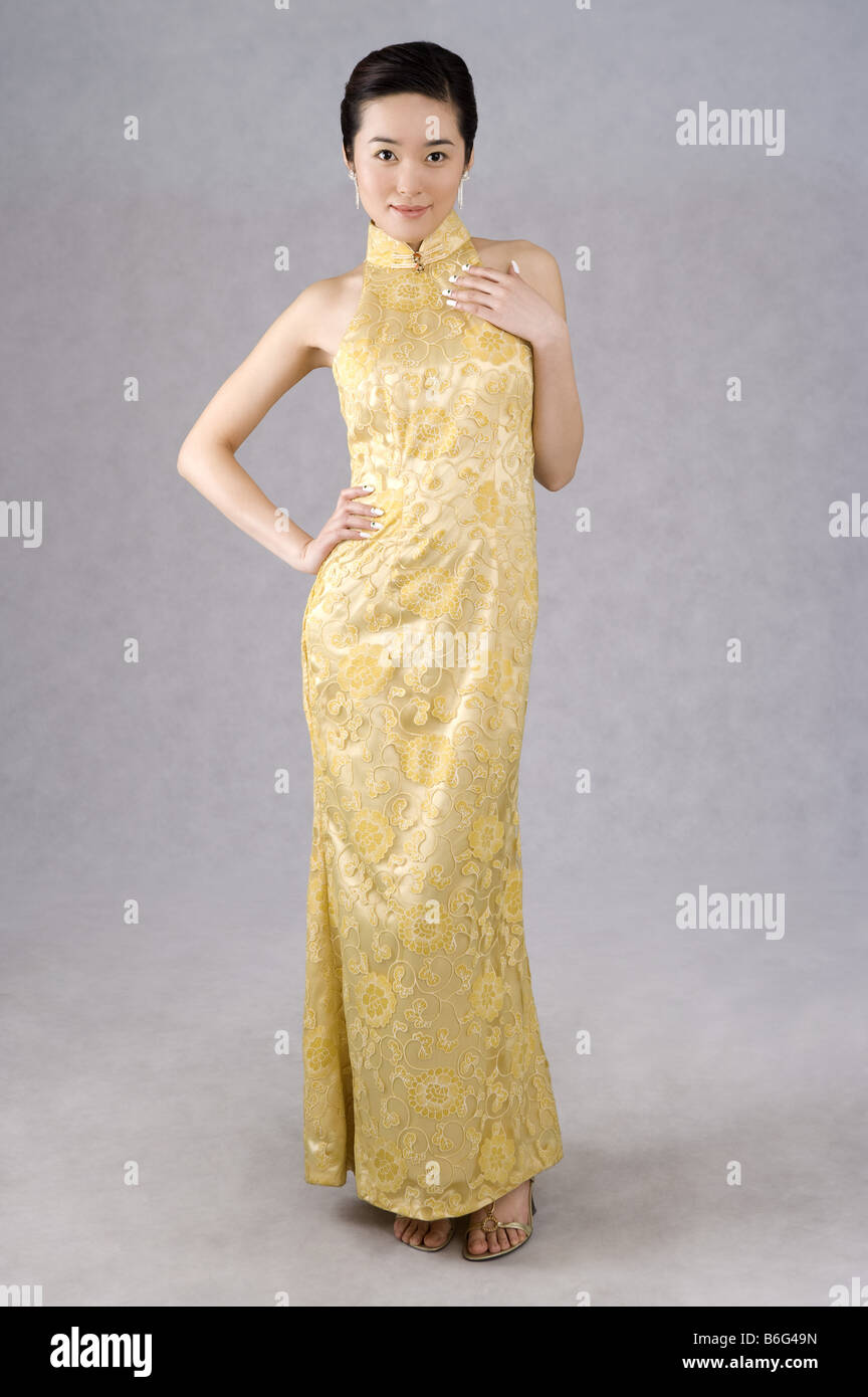 Woman wearing cheongsam and high heels hi-res stock photography and ...