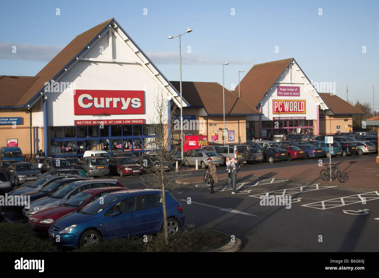 Sign pc world computer superstore hi-res stock photography and images ...